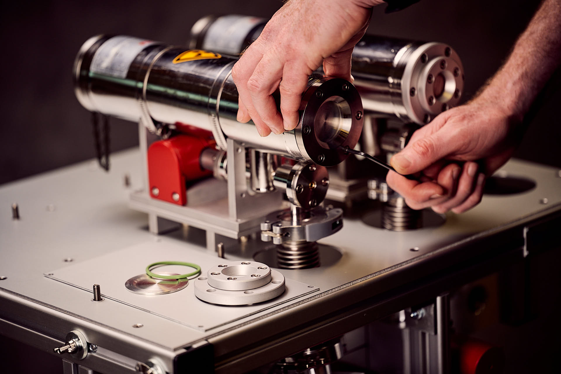 Flash X-ray tube configuration and service made easy - Scandiflash